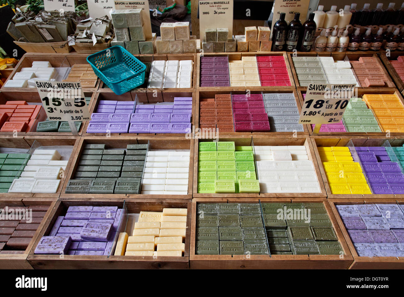 Soap stand at market -Fotos und -Bildmaterial in hoher Auflösung – Alamy