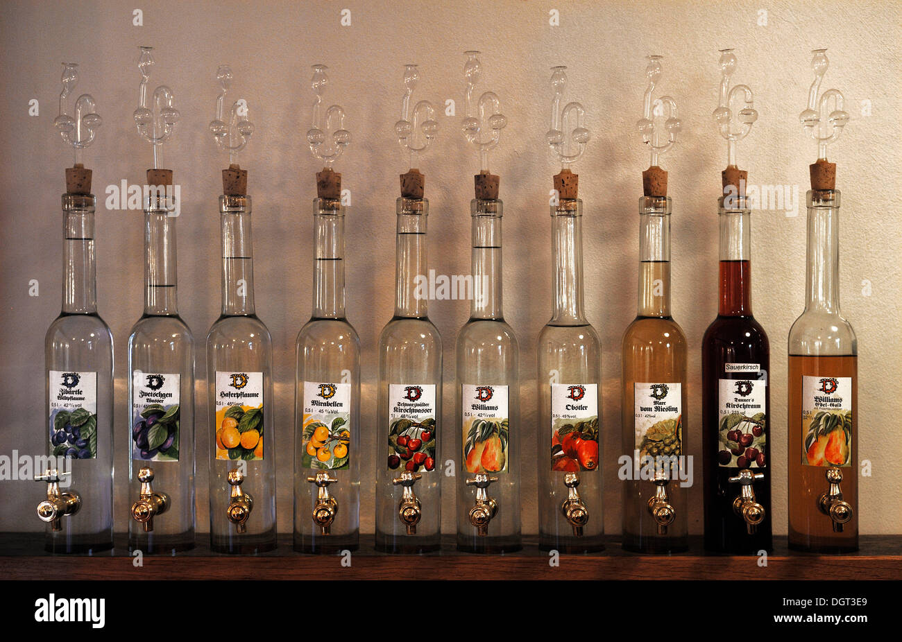 Fruit schnaps -Fotos und -Bildmaterial in hoher Auflösung – Alamy