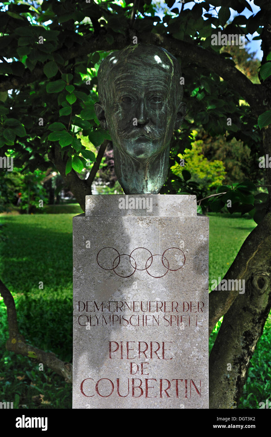 Statue von baron pierre de coubertin -Fotos und -Bildmaterial in hoher ...