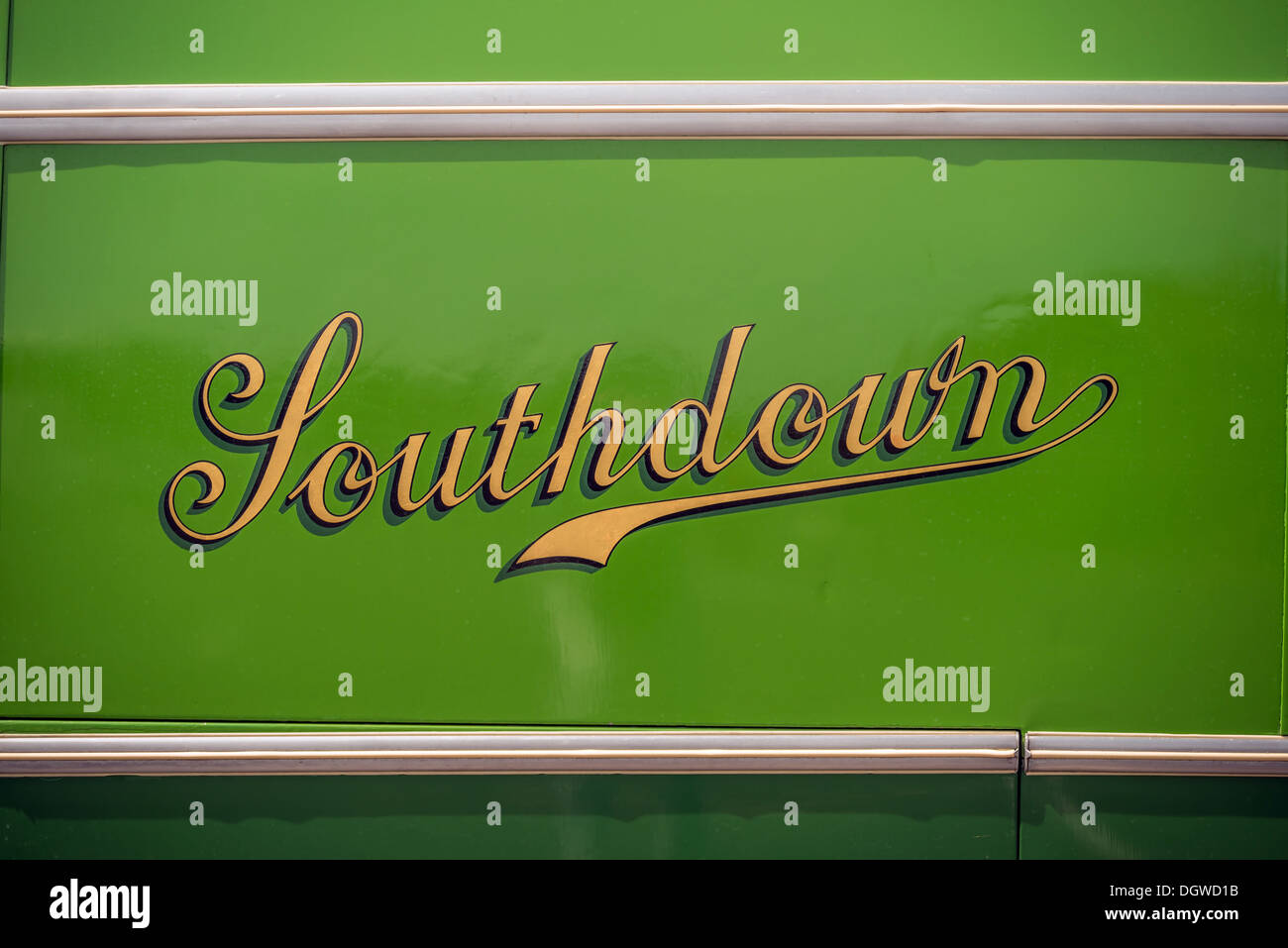 Vintage bus stop sign buses -Fotos und -Bildmaterial in hoher Auflösung ...