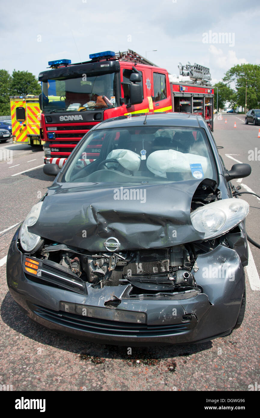 Front End Car Crash Stockfotos und -bilder Kaufen - Alamy