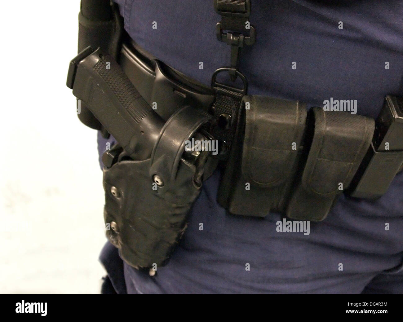 Polizisten Glock Pistole im Holster am Gürtel Rig, USA Stockfoto, Bild ...