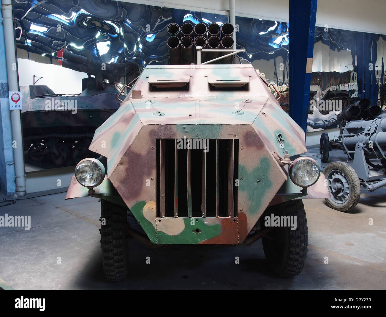 Die SdKfz 4-1 15cm Nebelwerfer-Zehnling 42 auf 2t Maultier ist ein ...