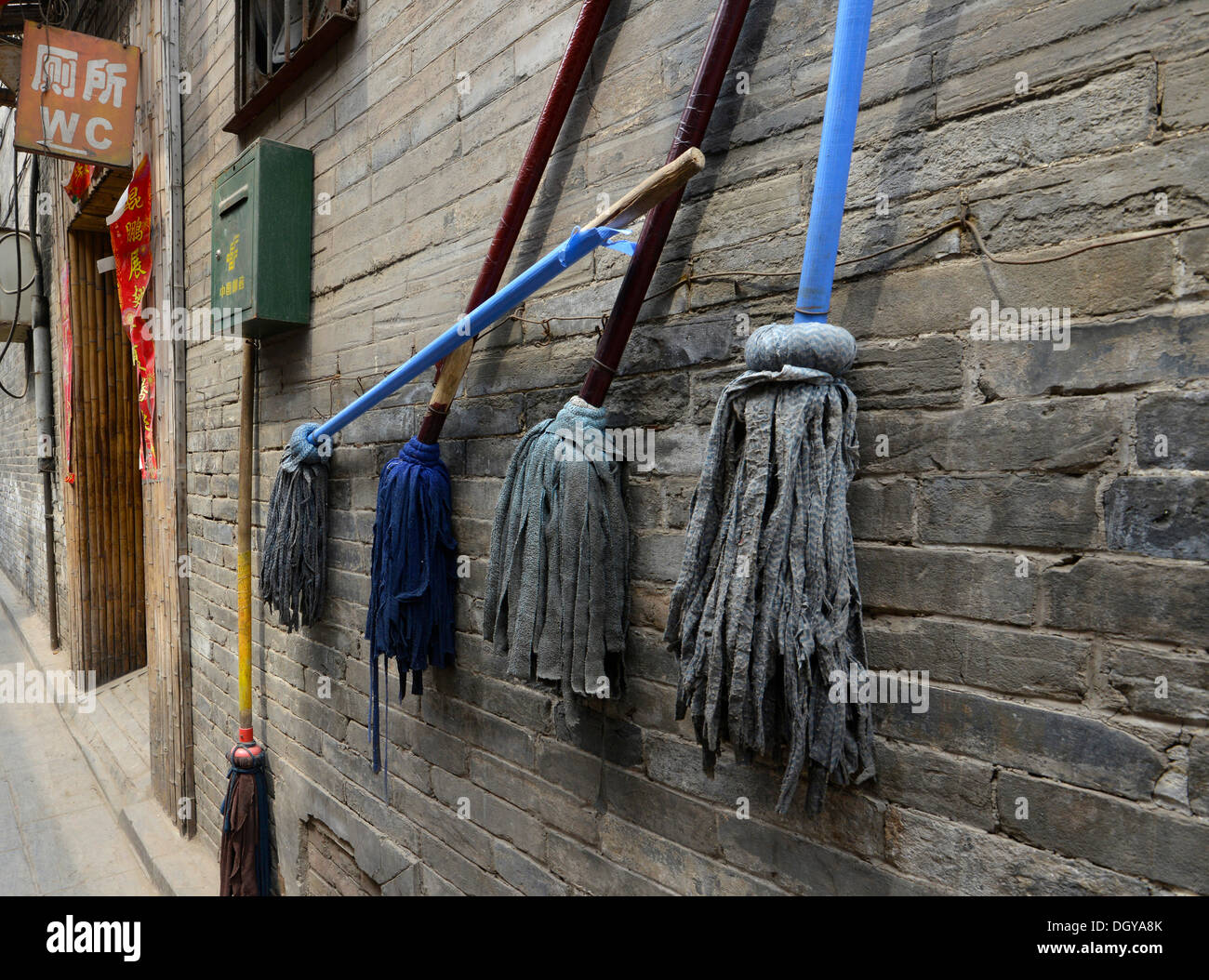 Chinese toilet -Fotos und -Bildmaterial in hoher Auflösung – Alamy