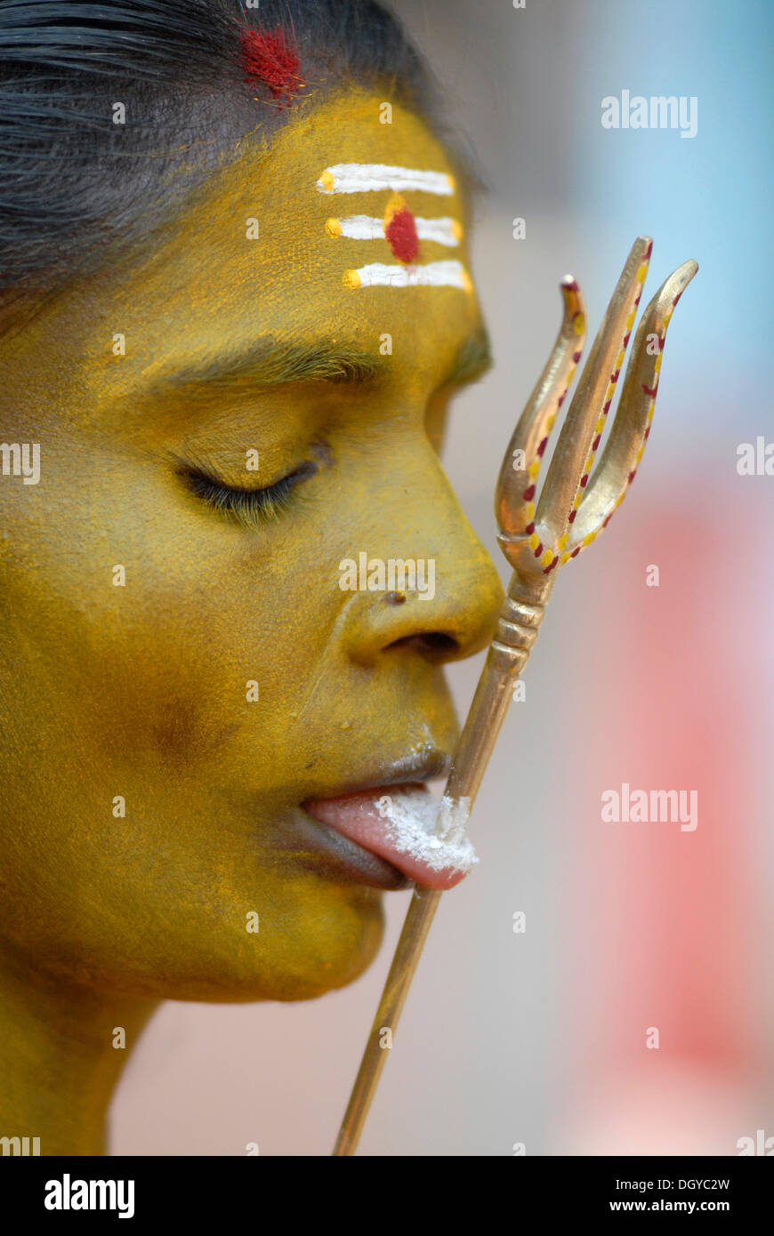 Shiva trident -Fotos und -Bildmaterial in hoher Auflösung – Alamy