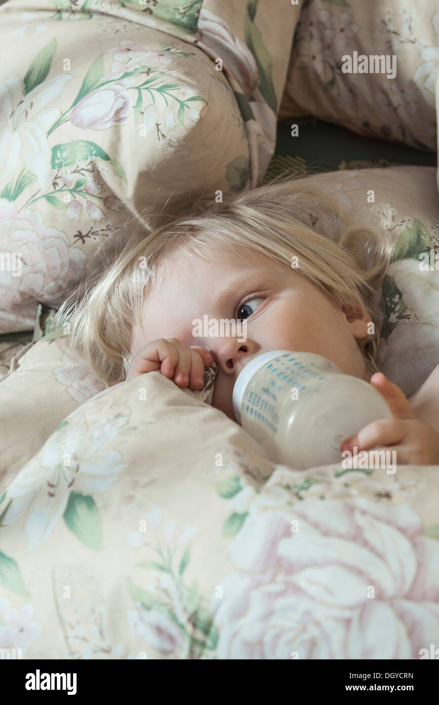 Milch im gesicht -Fotos und -Bildmaterial in hoher Auflösung – Alamy