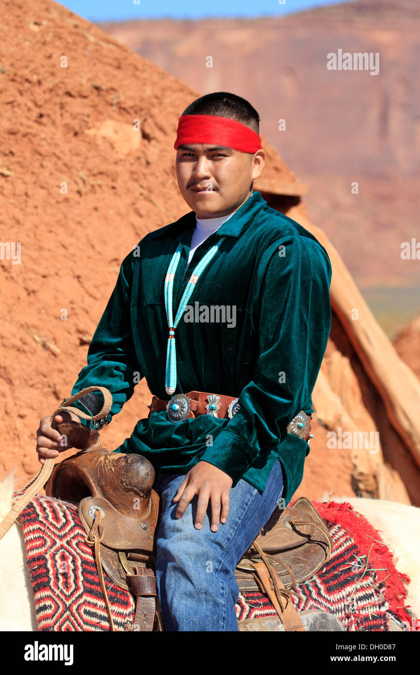 Traditionelle Navajo Kleidung Stockfotos und -bilder Kaufen - Alamy