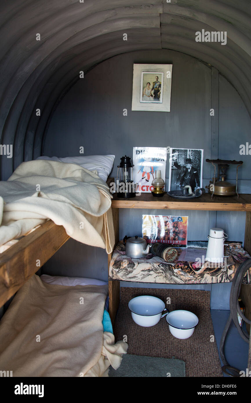 Bunker bed -Fotos und -Bildmaterial in hoher Auflösung – Alamy