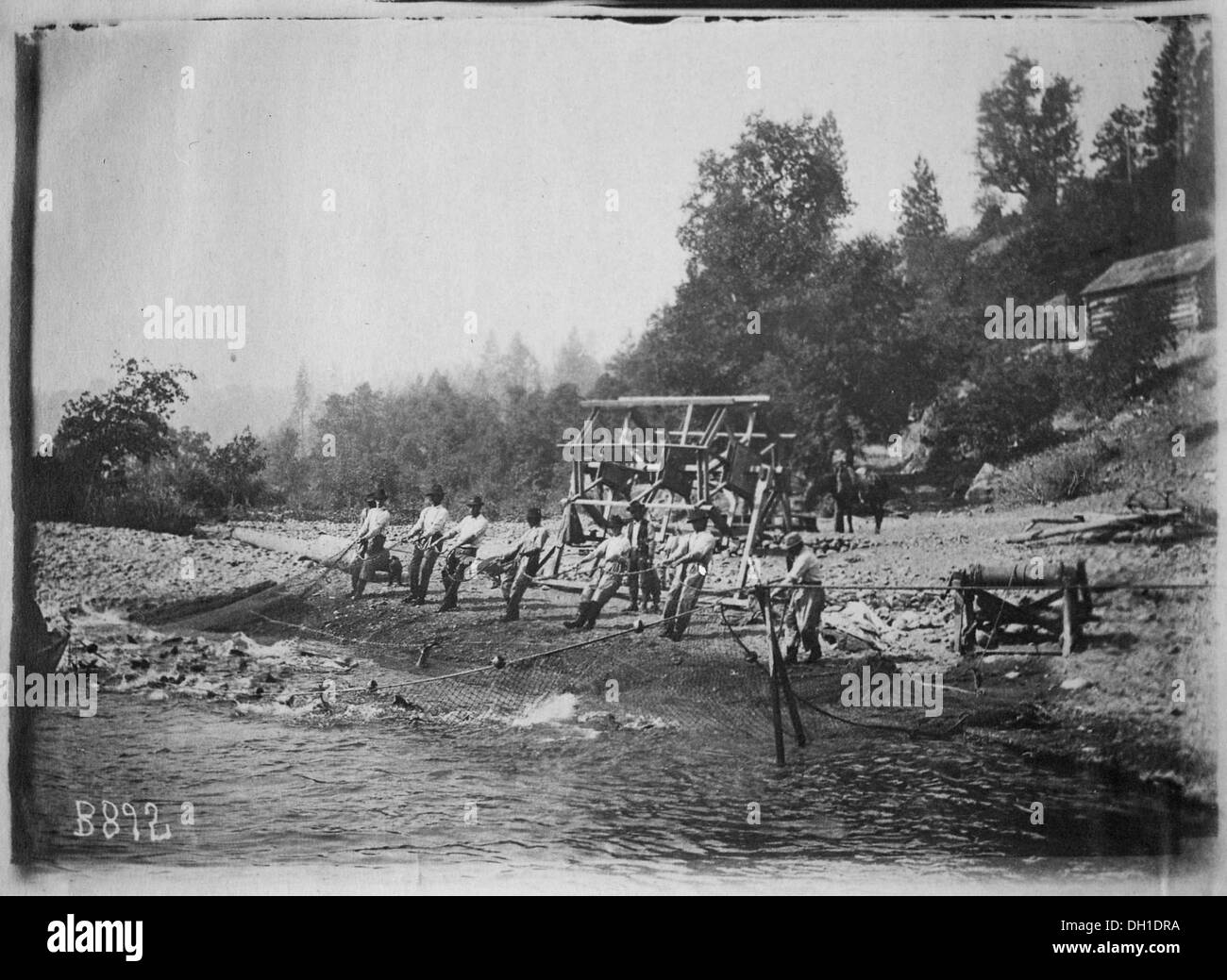 Dieses Bild aus dem Jahr 1908 zeigt Fischer in Baird, Kalifornien, die ...