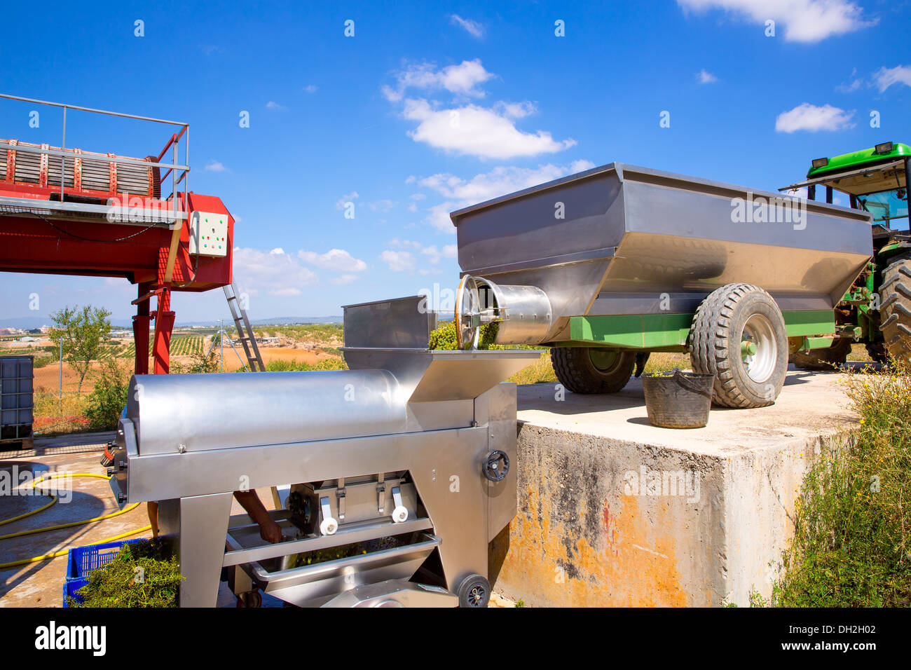 Trauben pressen italien -Fotos und -Bildmaterial in hoher Auflösung – Alamy