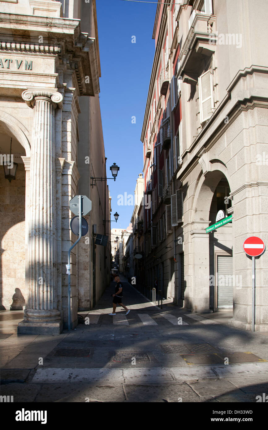 Fußgängerzone cagliari -Fotos und -Bildmaterial in hoher Auflösung – Alamy