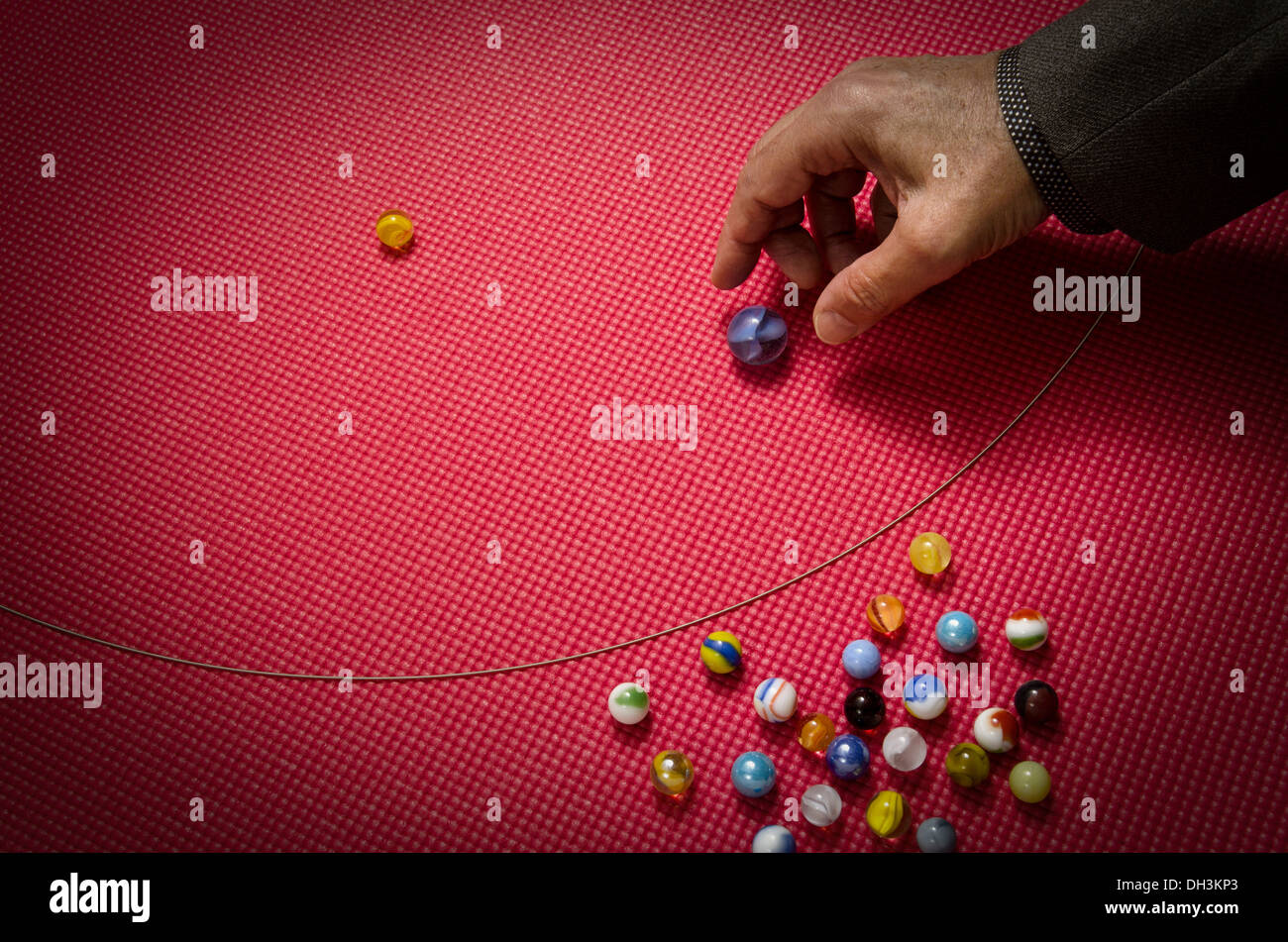 Rote murmeln -Fotos und -Bildmaterial in hoher Auflösung – Alamy