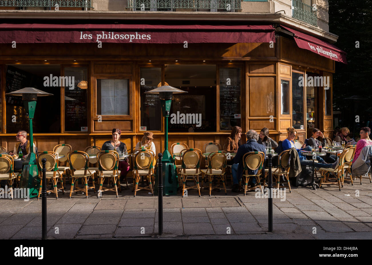 Paris cafe le marais -Fotos und -Bildmaterial in hoher Auflösung – Alamy
