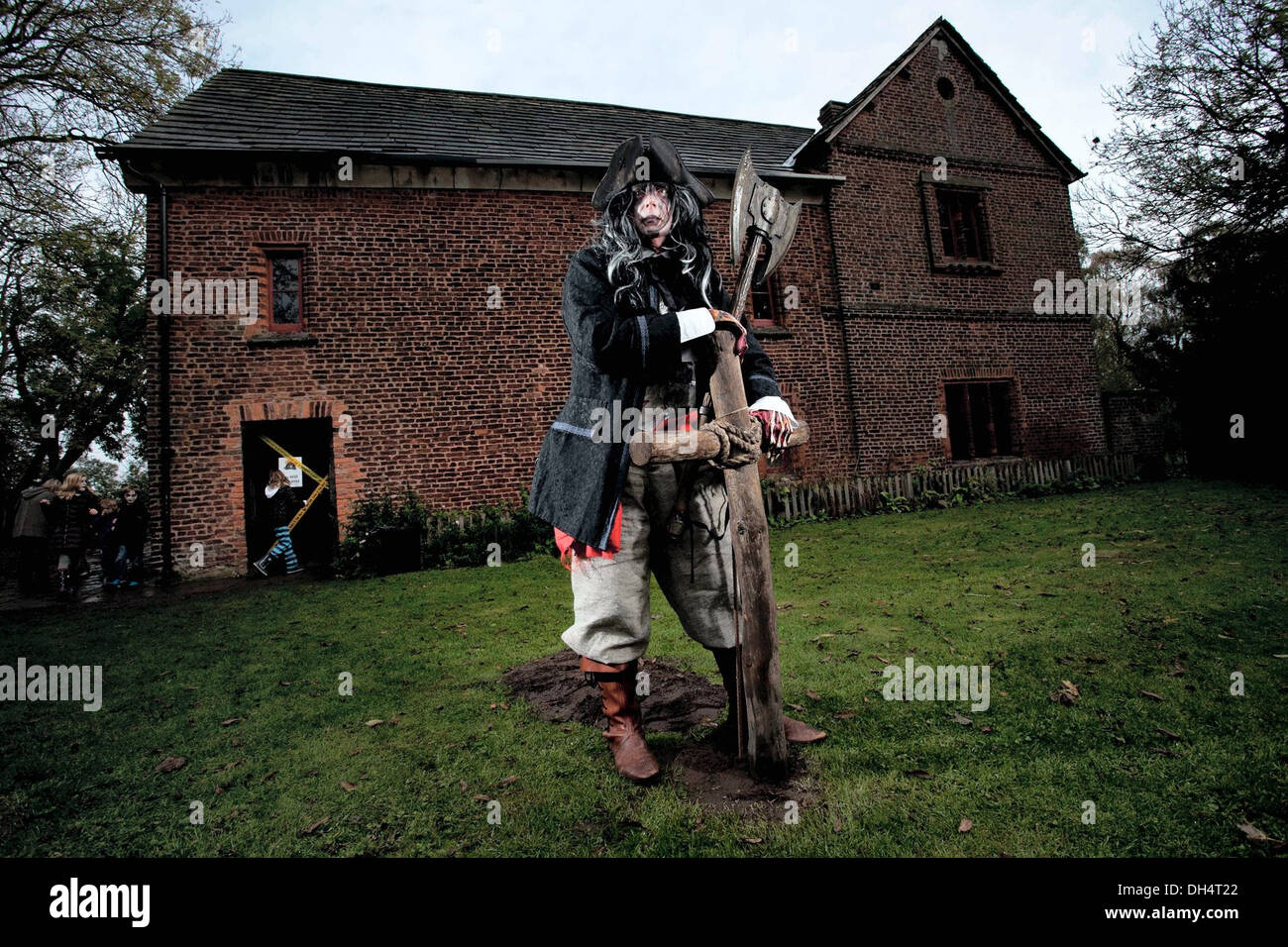 Halloween in der tattonhalle -Fotos und -Bildmaterial in hoher ...