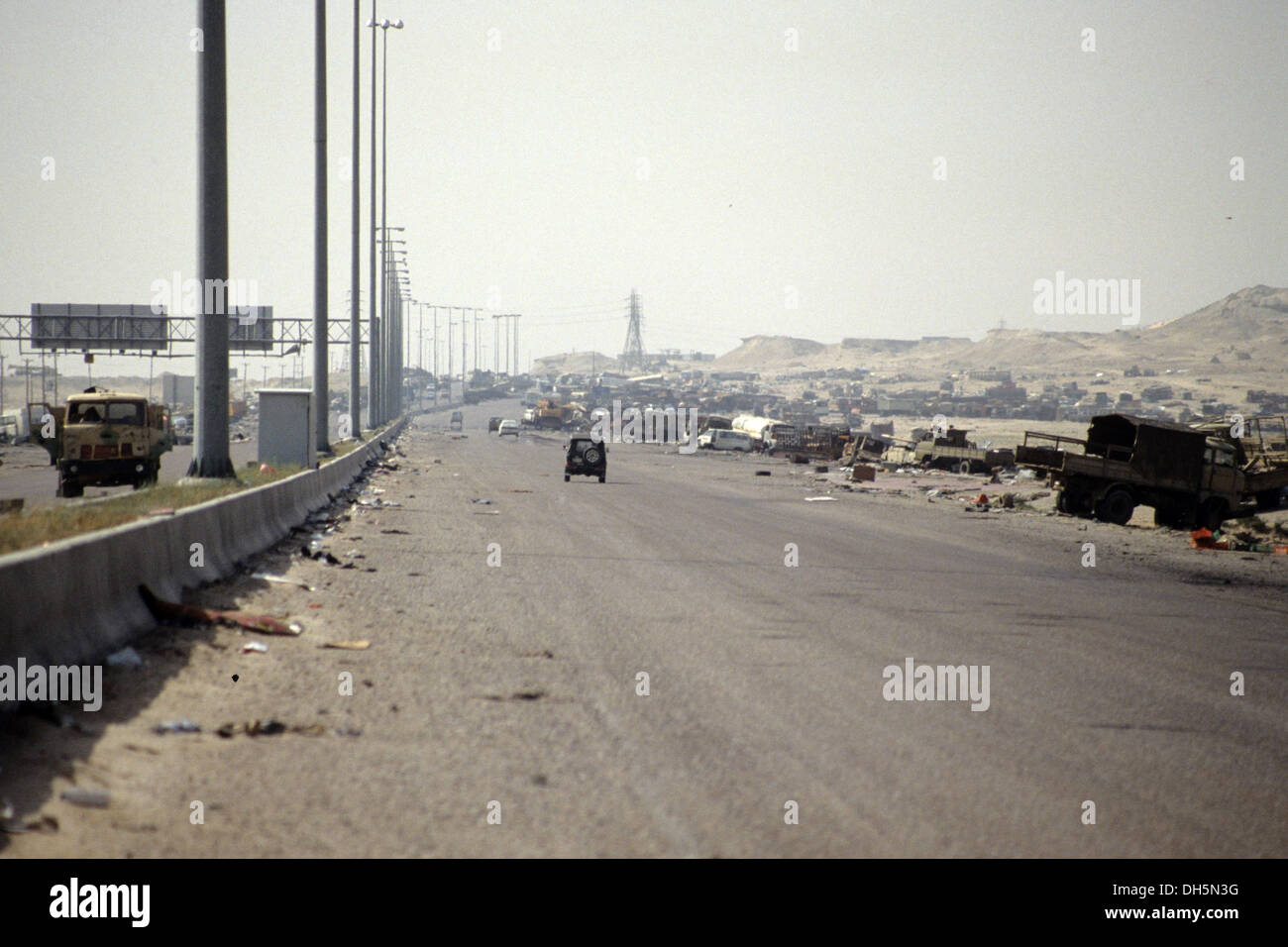 Highway of death kuwait -Fotos und -Bildmaterial in hoher Auflösung – Alamy