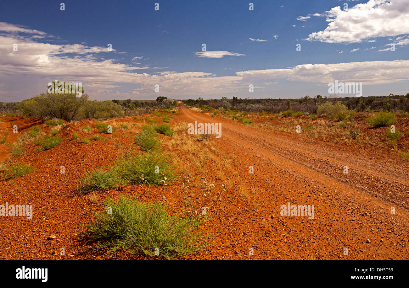 Lange gerade outback highway road -Fotos und -Bildmaterial in hoher ...