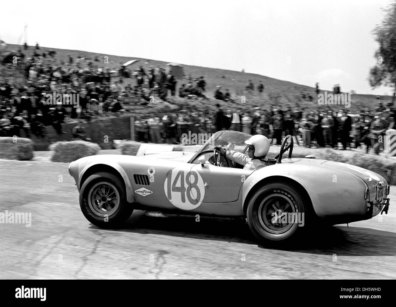 Jerry Grant in ein Cobra 289 in der Targa Florio, Sizilien 1964 ...