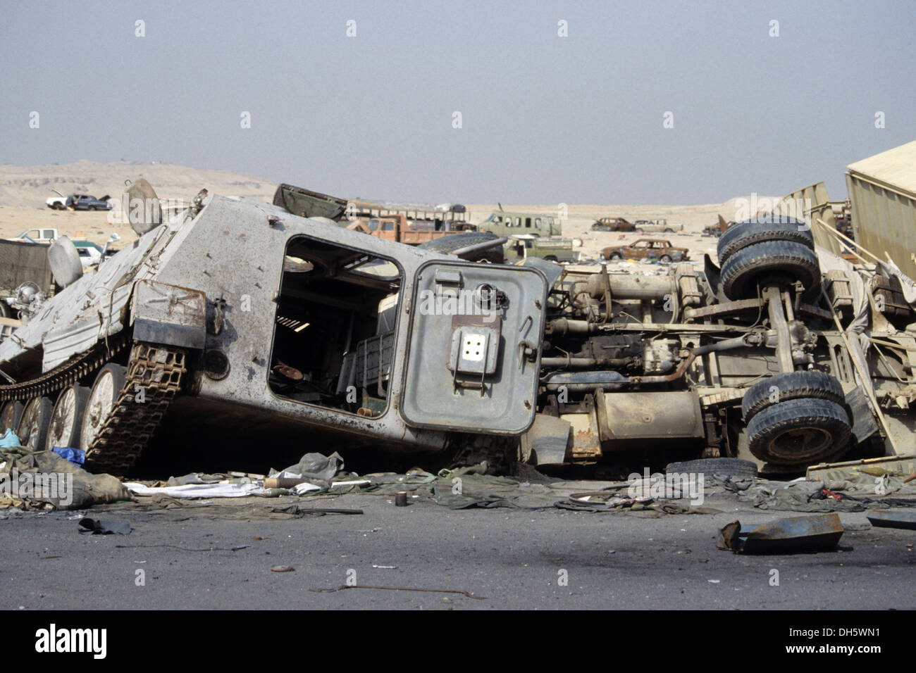 Highway of death kuwait -Fotos und -Bildmaterial in hoher Auflösung – Alamy