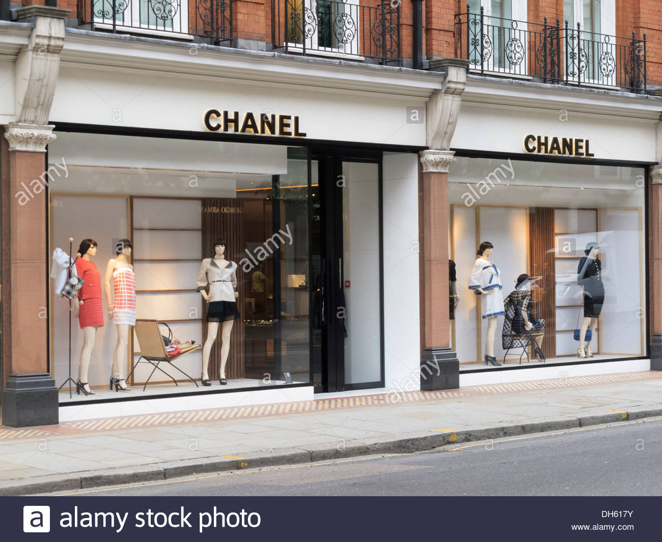 Chanel Shop London Stockfotos & Chanel Shop London Bilder - Alamy