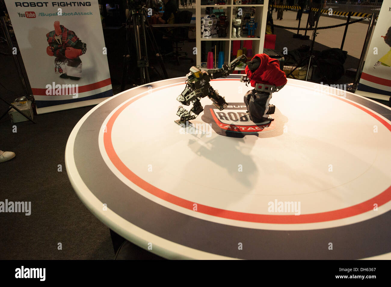 Supa roboter angriff arena stehen -Fotos und -Bildmaterial in hoher ...