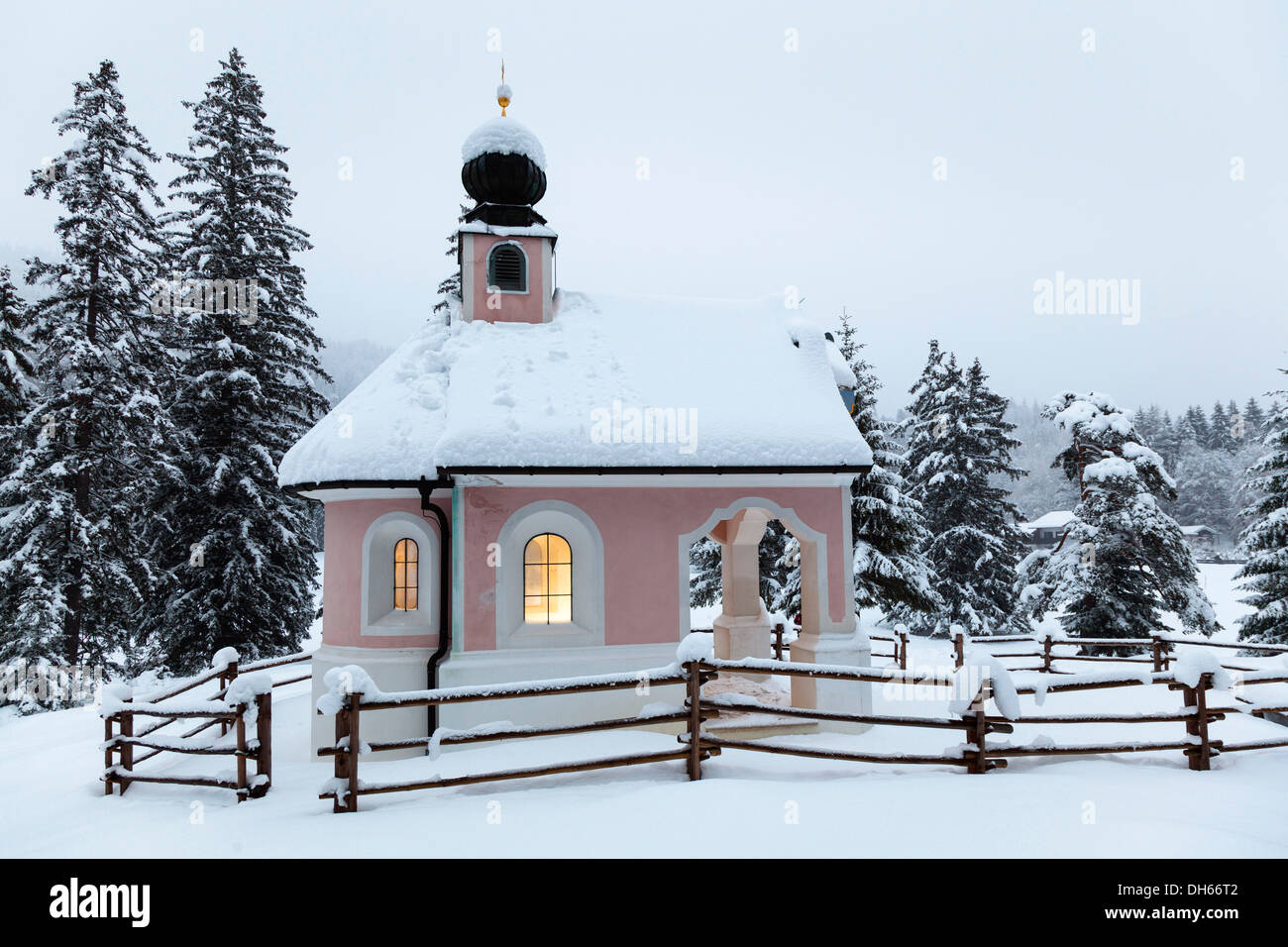 Kapelle von maria koenigin -Fotos und -Bildmaterial in hoher Auflösung ...