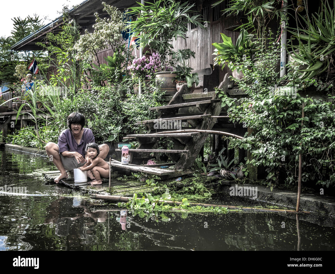 Kinder Baden Im Fluss Stockfotos und -bilder Kaufen - Alamy