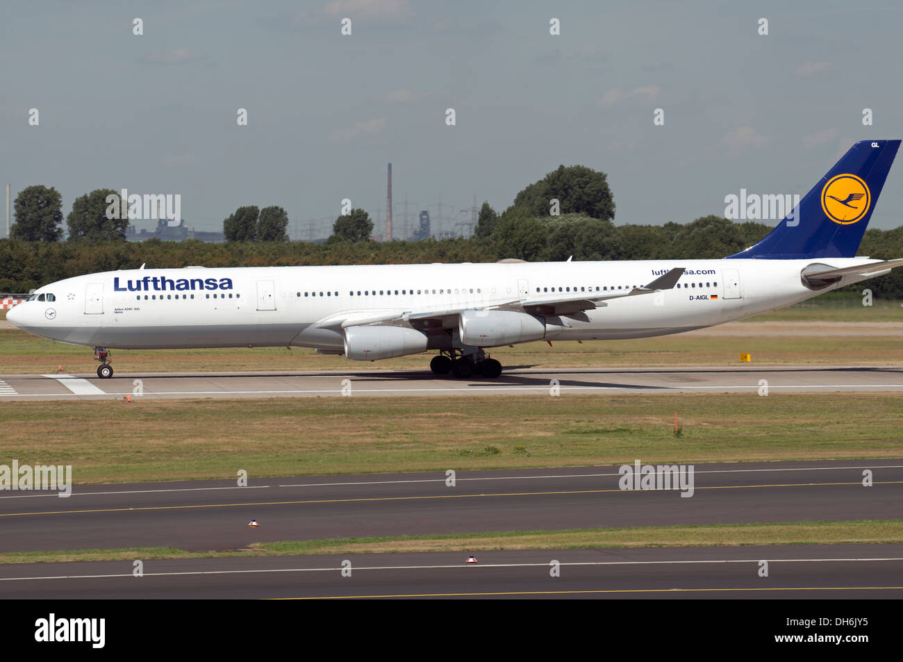 Lufthansa airbus a340 Stockfotos und -bilder Kaufen - Alamy