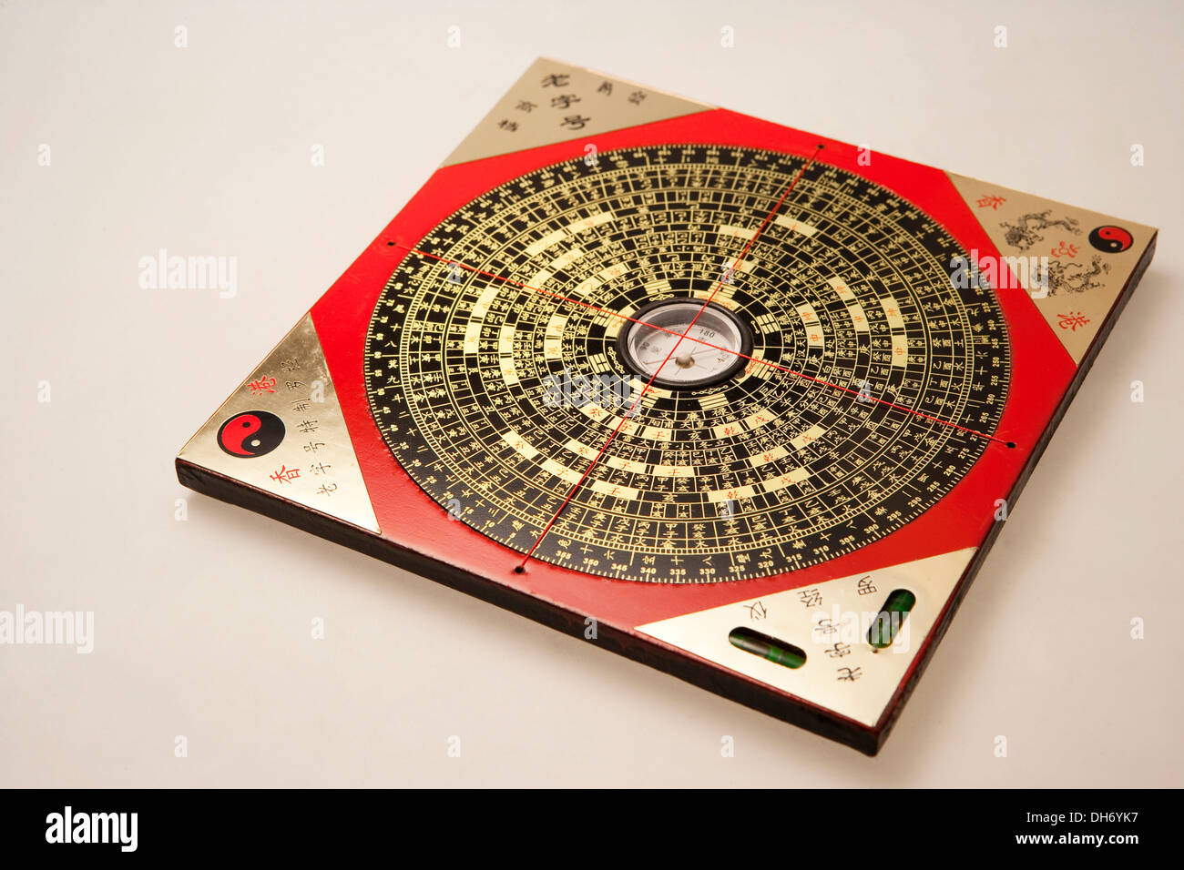 Feng shui kompass -Fotos und -Bildmaterial in hoher Auflösung – Alamy