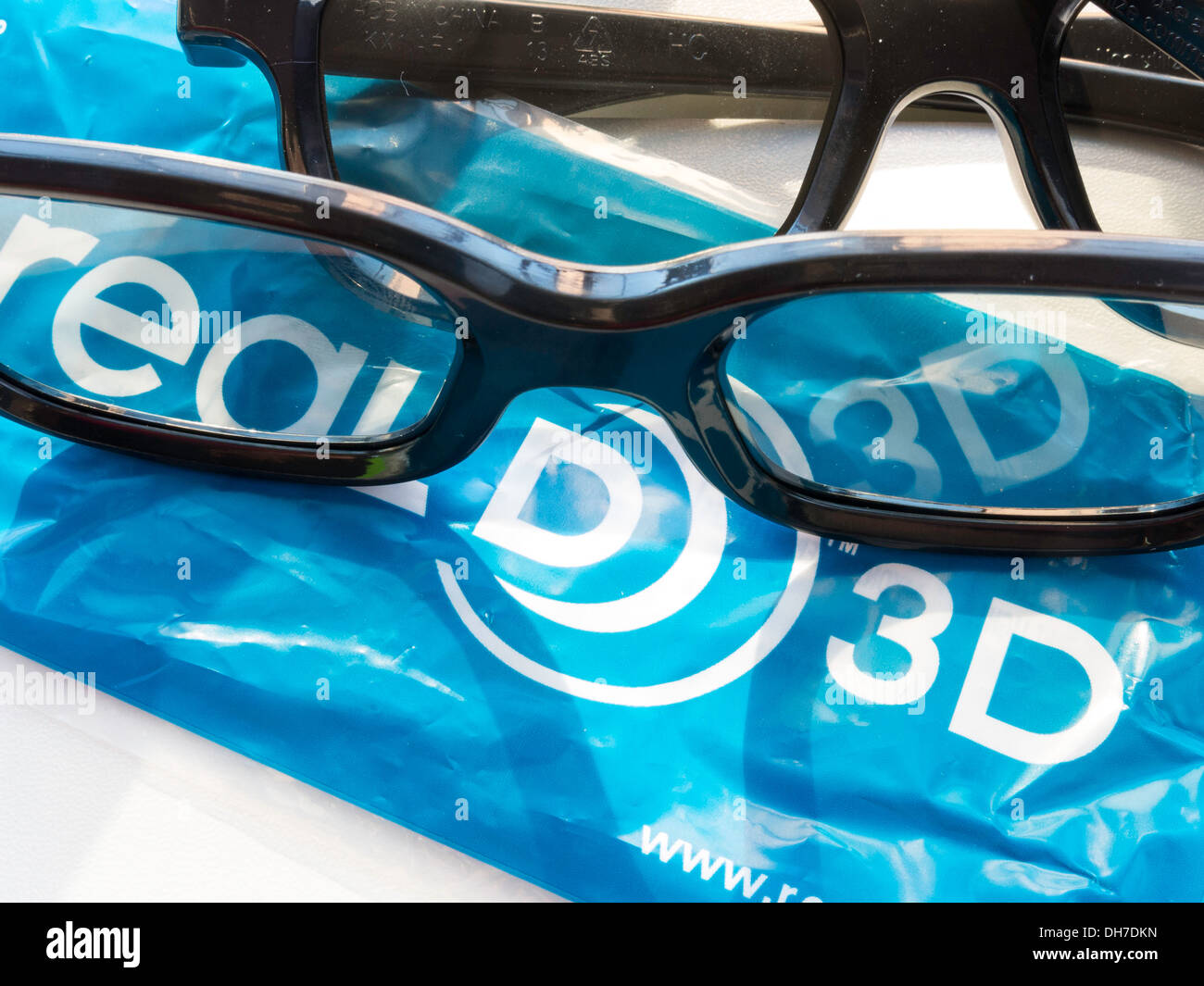 3d eyeglasses -Fotos und -Bildmaterial in hoher Auflösung – Alamy