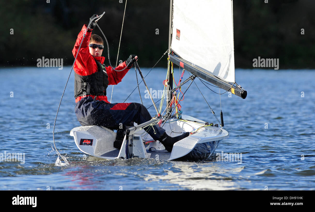 Einhand segelboot -Fotos und -Bildmaterial in hoher Auflösung – Alamy