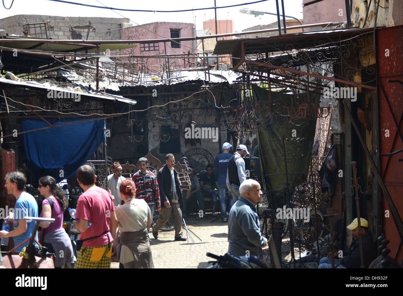 Das Metall arbeitet Abschnitt der Souks in Marrakesch Stockfotografie ...