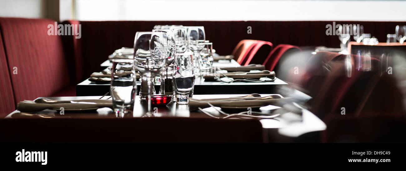 Fine dining table -Fotos und -Bildmaterial in hoher Auflösung – Alamy