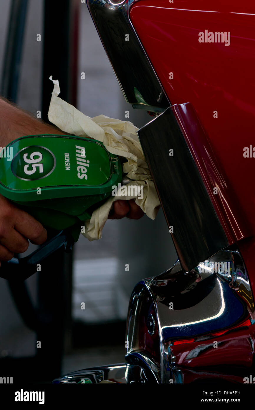 95 oktan -Fotos und -Bildmaterial in hoher Auflösung – Alamy