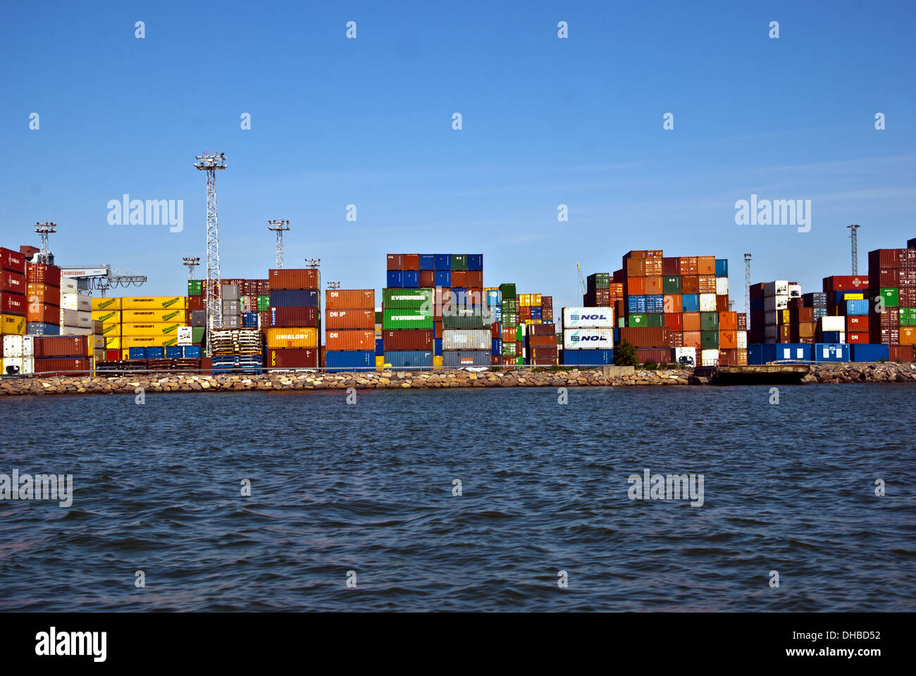 Stacked shipping container -Fotos und -Bildmaterial in hoher Auflösung ...