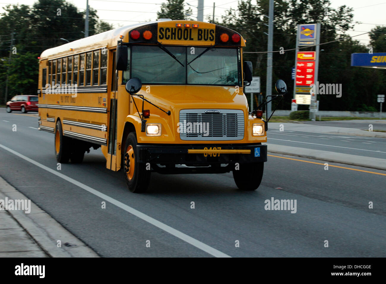 Early morning school bus -Fotos und -Bildmaterial in hoher Auflösung ...