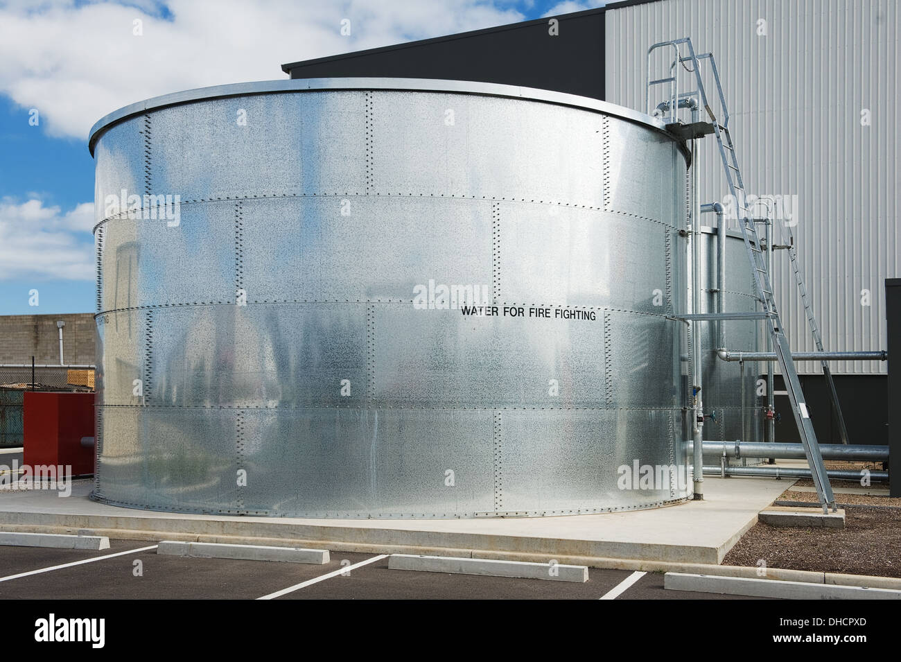 Wasser sprinkler tank -Fotos und -Bildmaterial in hoher Auflösung – Alamy