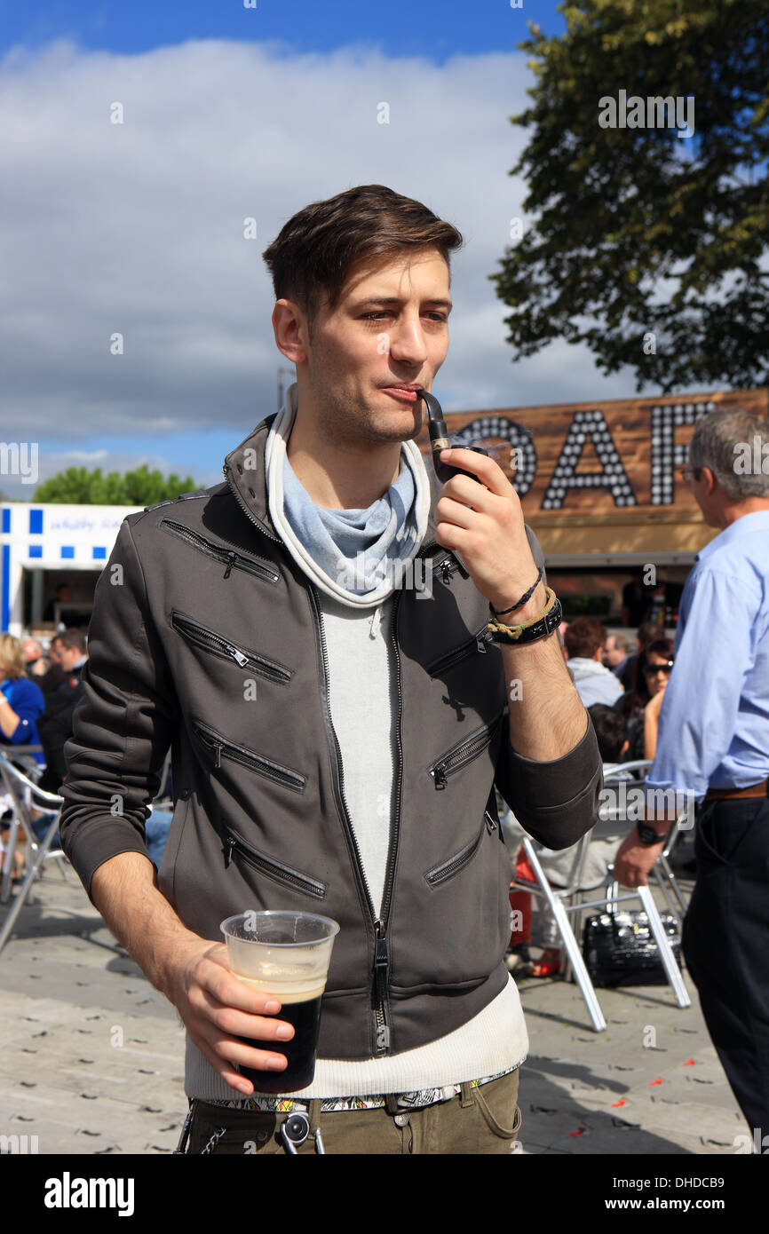 So die junge pfeife -Fotos und -Bildmaterial in hoher Auflösung – Alamy