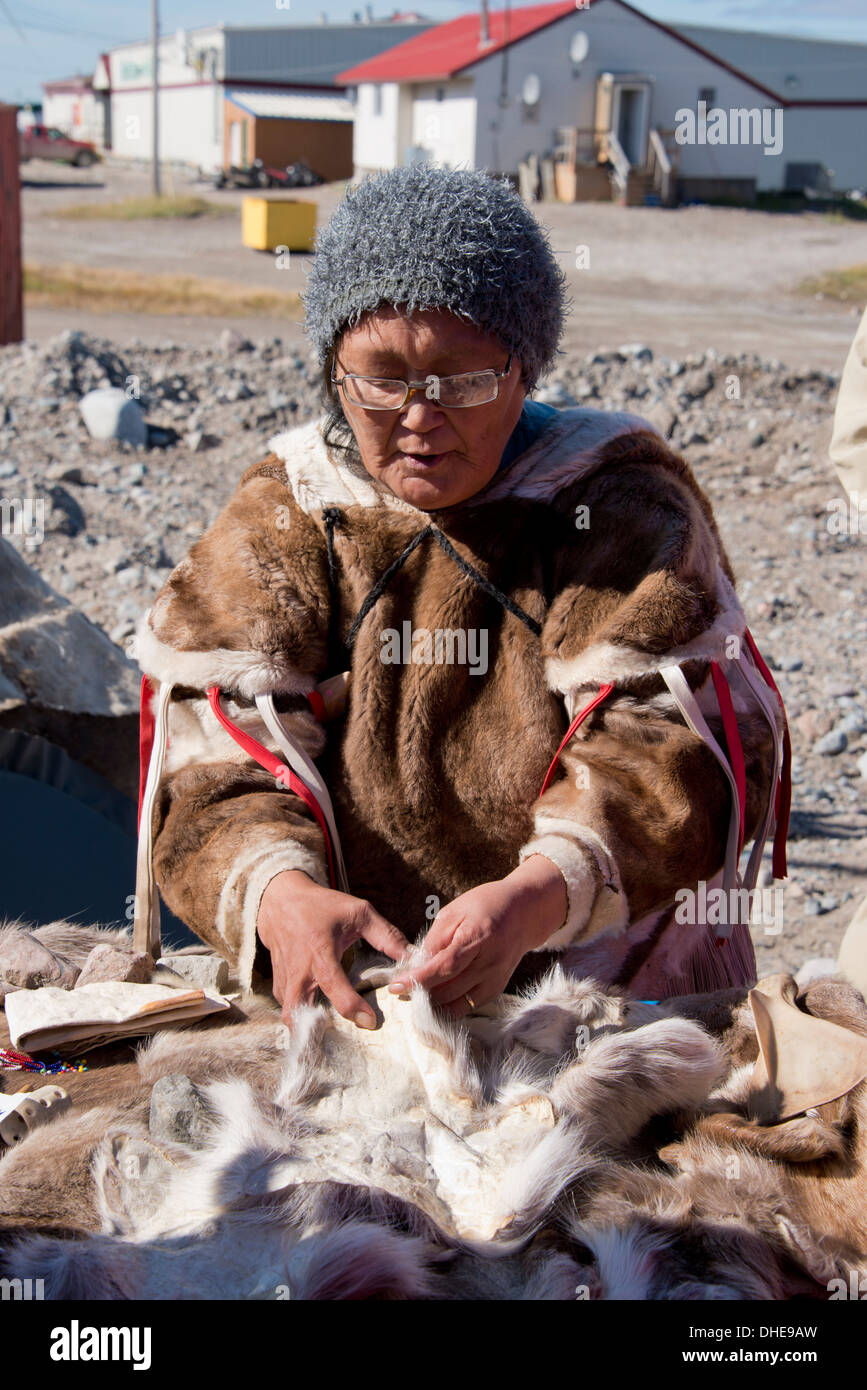 Inuit eskimo clothing -Fotos und -Bildmaterial in hoher Auflösung – Alamy