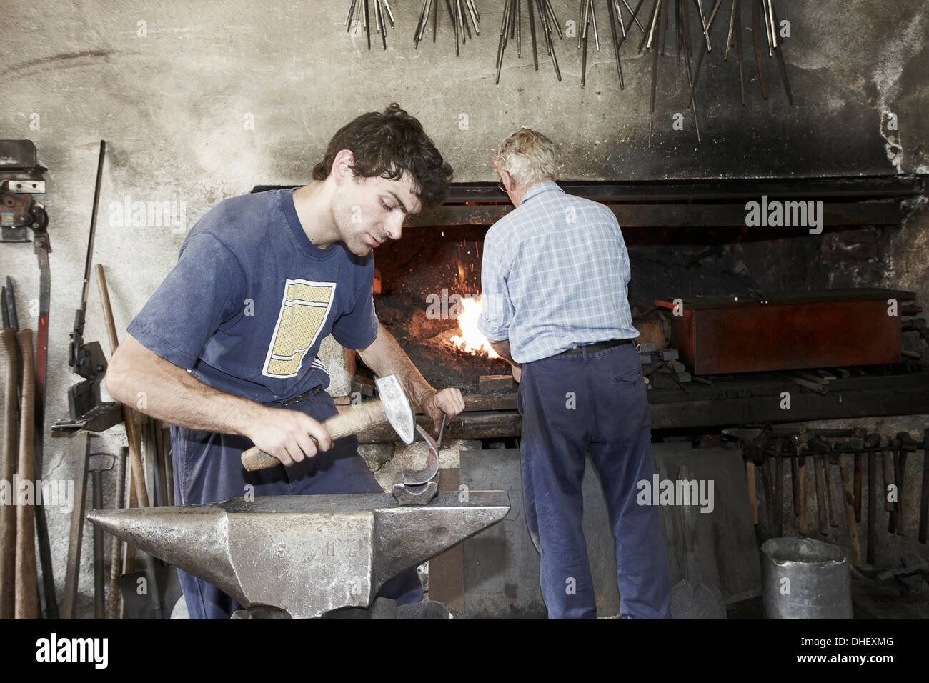 Traditionelle schmiede -Fotos und -Bildmaterial in hoher Auflösung – Alamy
