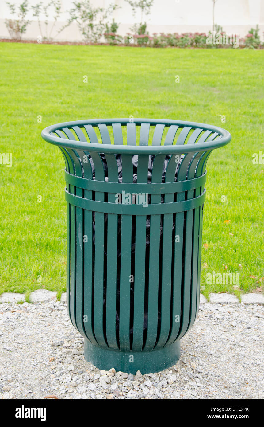 Müll container neu -Fotos und -Bildmaterial in hoher Auflösung – Alamy