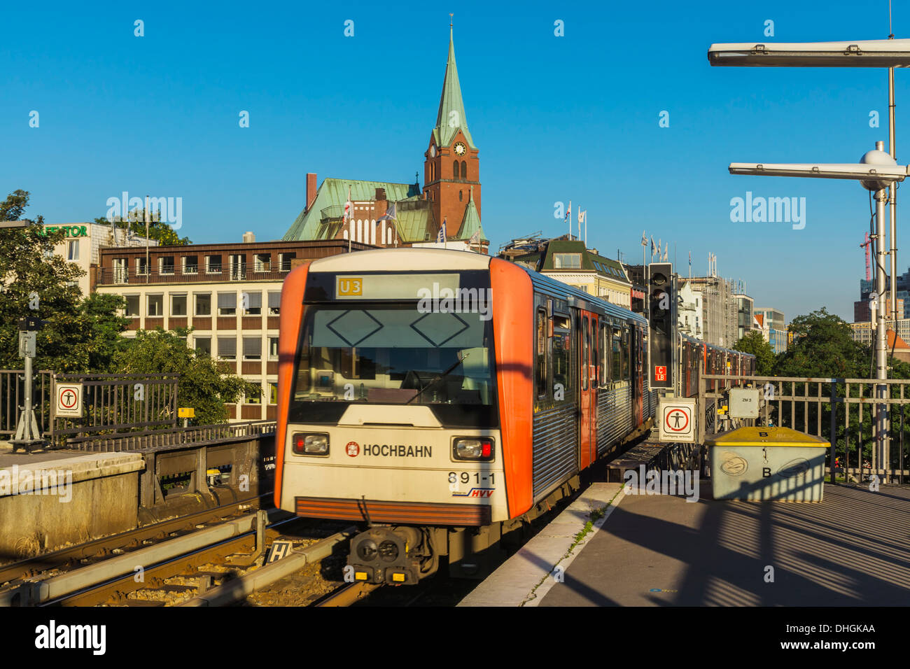 Hamburger hochbahn -Fotos und -Bildmaterial in hoher Auflösung – Alamy