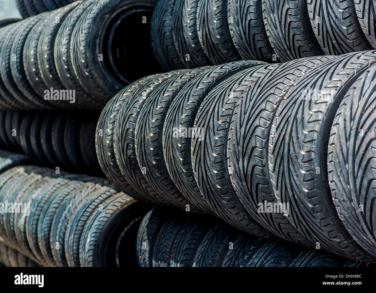 Wheels tyres tires rubber -Fotos und -Bildmaterial in hoher Auflösung ...