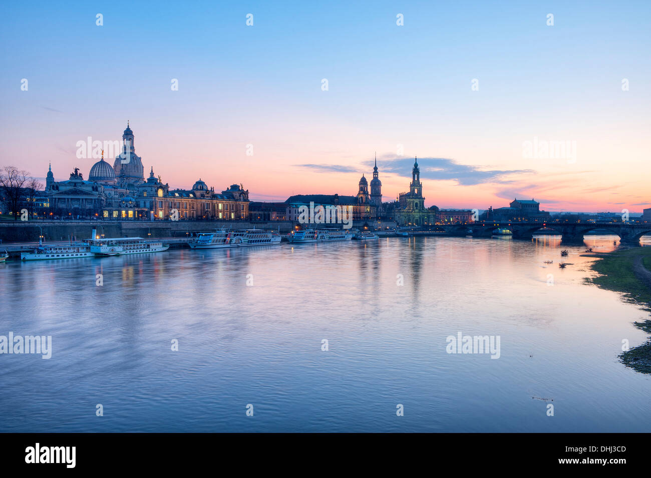 Schloss dresden und frauenkirche -Fotos und -Bildmaterial in hoher ...