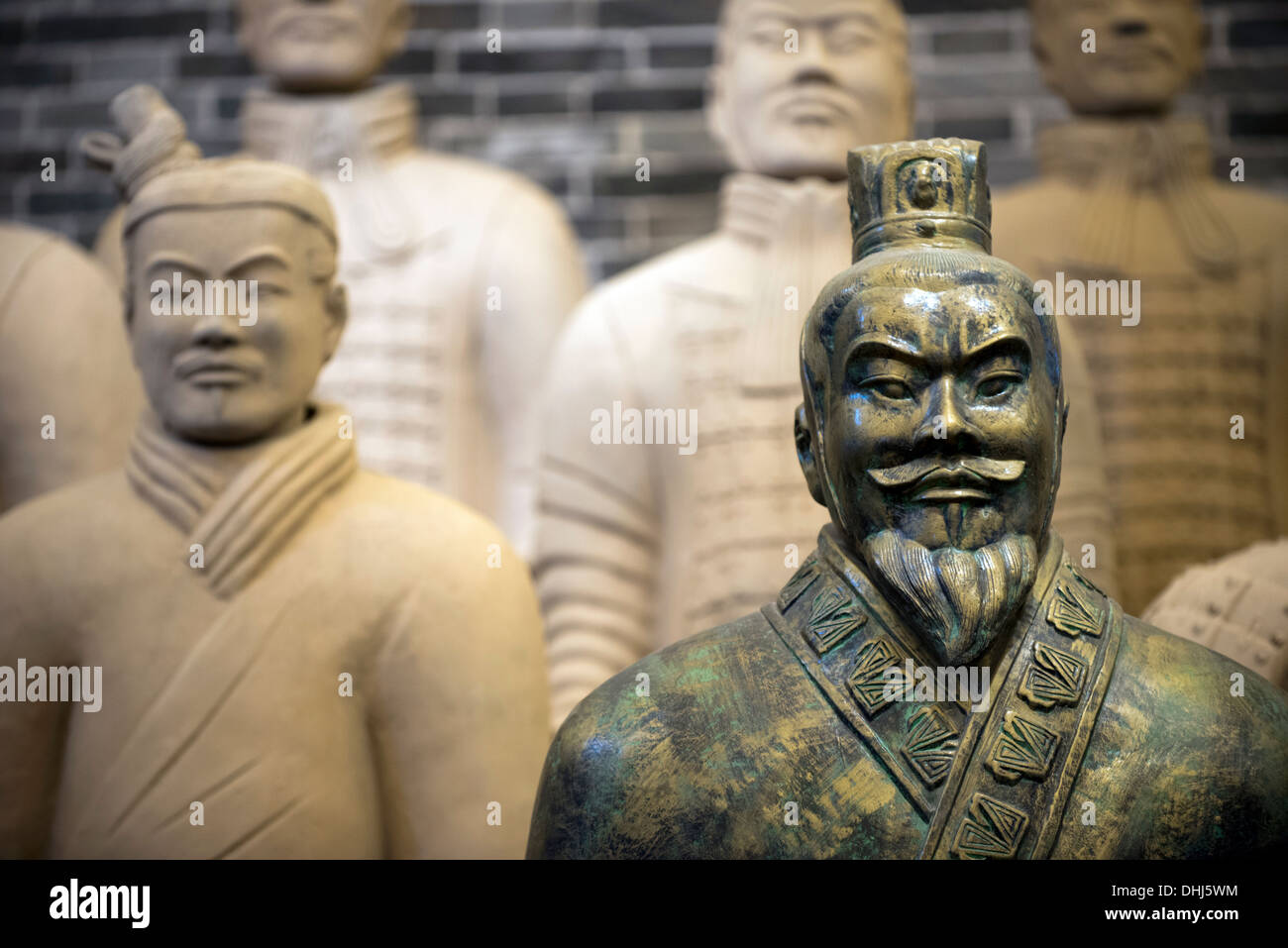 Statue terracotta -Fotos und -Bildmaterial in hoher Auflösung – Alamy