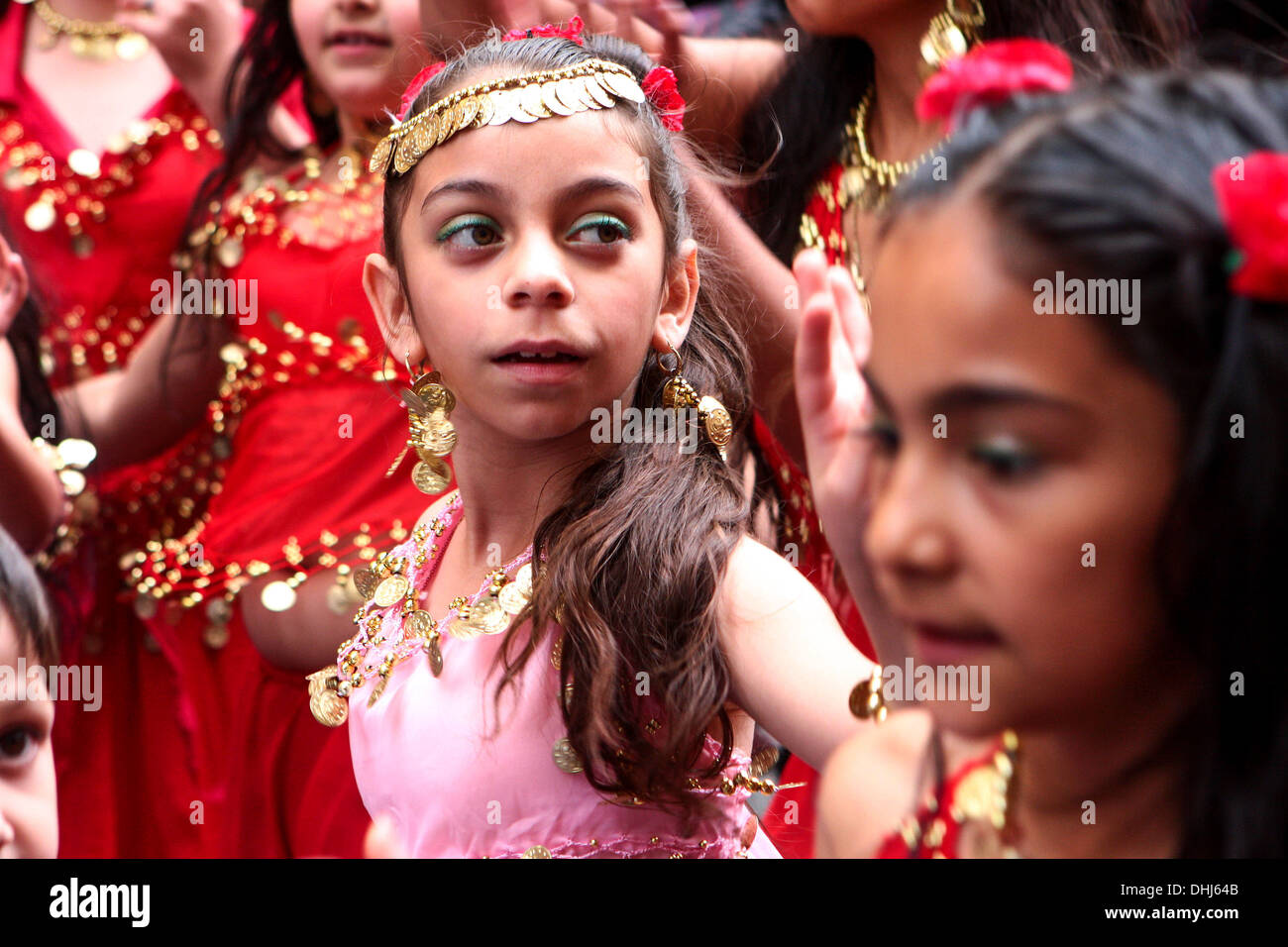 Roma gypsy gypsies woman -Fotos und -Bildmaterial in hoher Auflösung ...