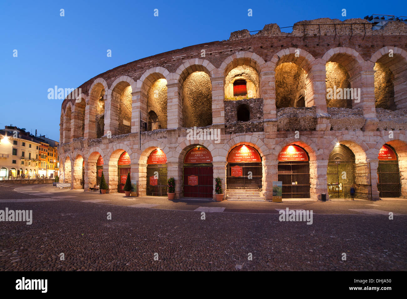 Arena von verona -Fotos und -Bildmaterial in hoher Auflösung – Alamy
