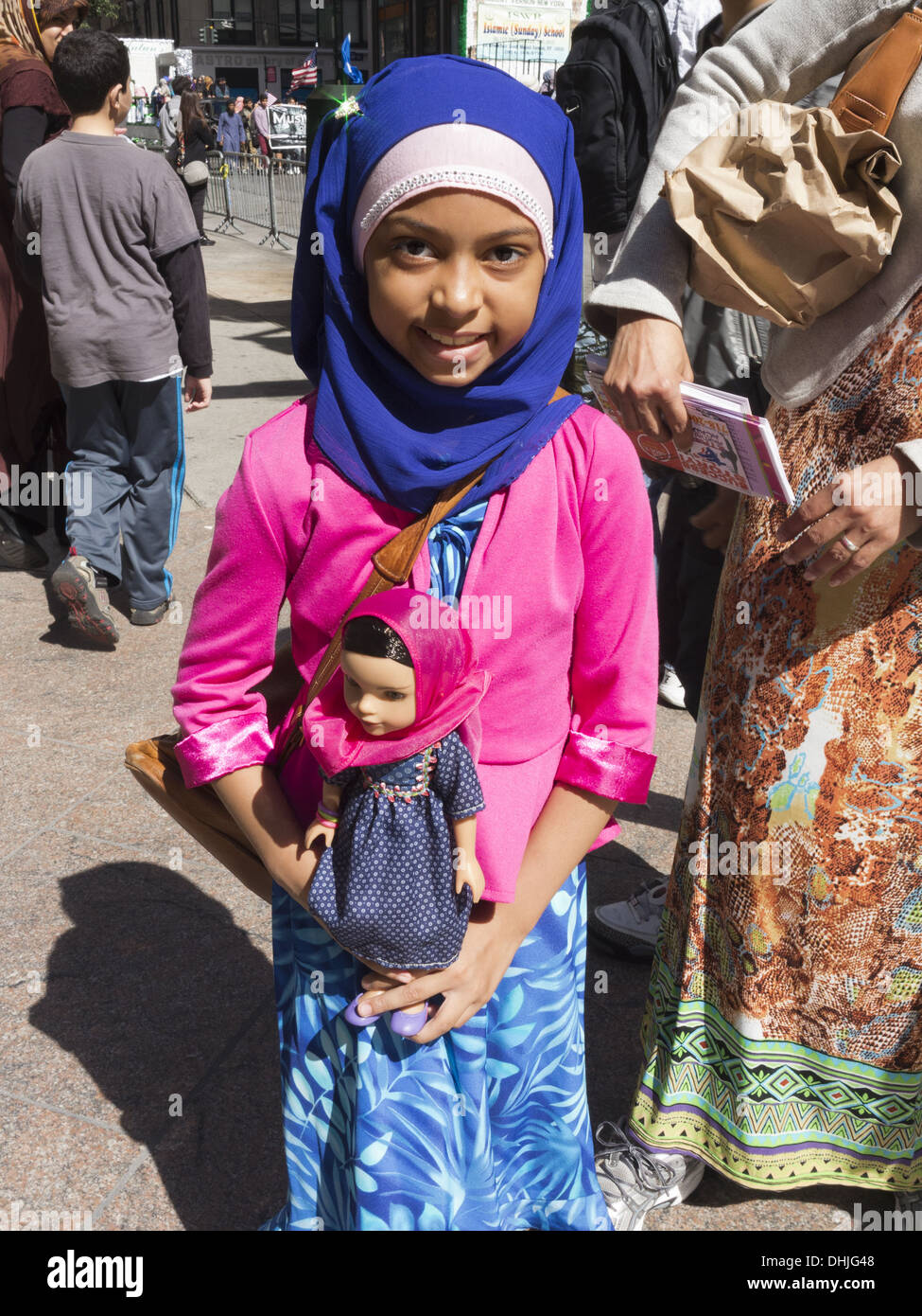 Muslim girl hijab portrait -Fotos und -Bildmaterial in hoher Auflösung ...