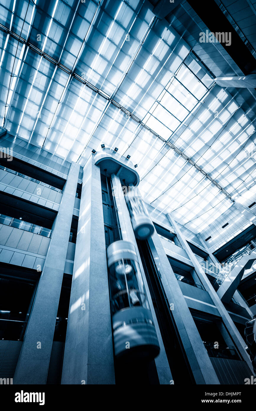 Aufzug und treppen -Fotos und -Bildmaterial in hoher Auflösung – Alamy