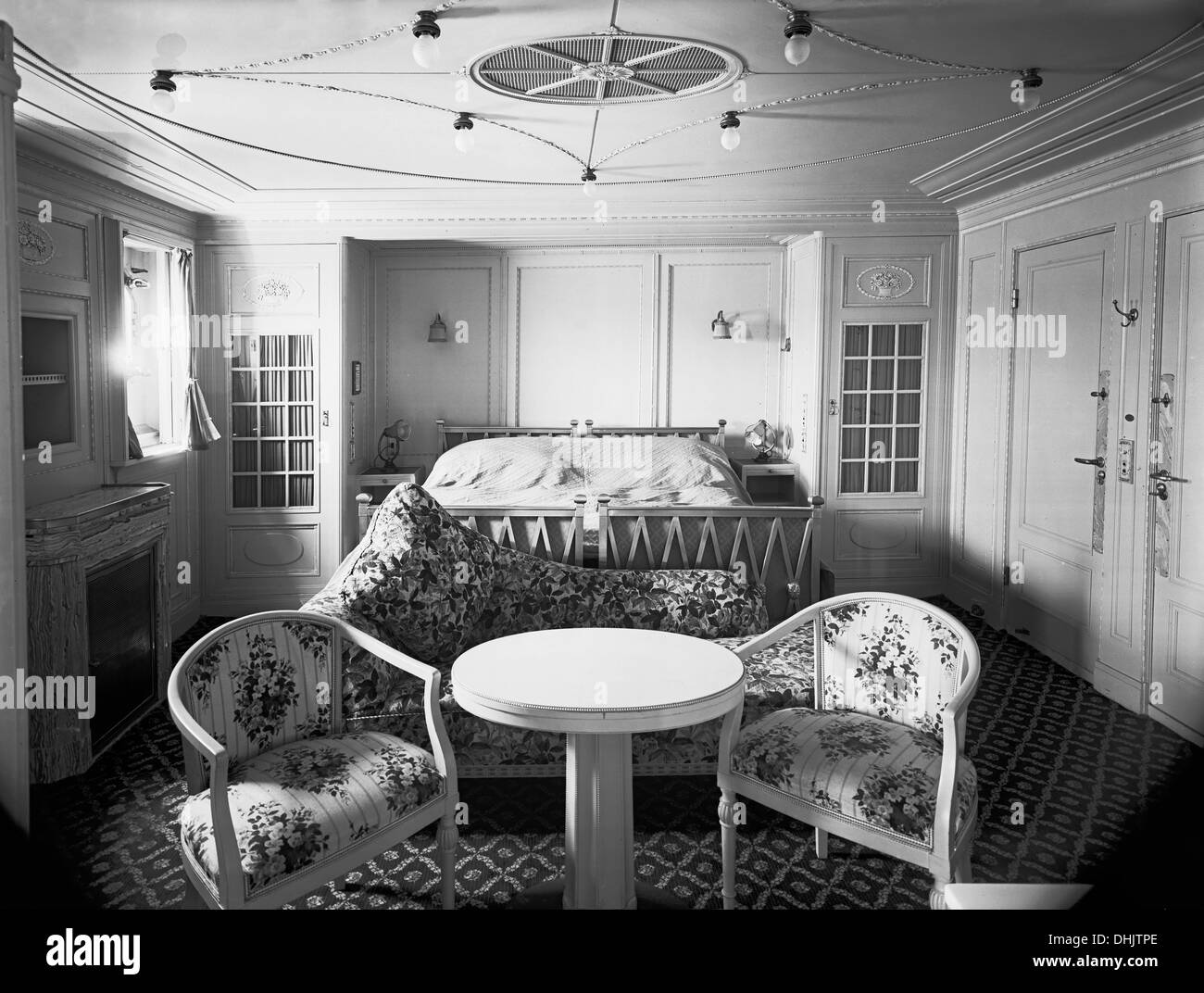 Blick auf eine Kabine mit Möbeln der Passagier Linie "Imperator" der ...