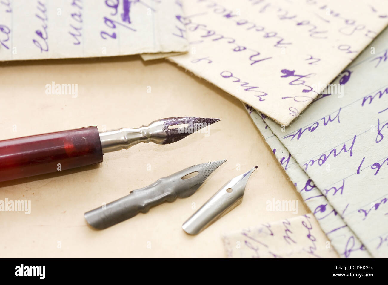 Briefe antike schreibfeder -Fotos und -Bildmaterial in hoher Auflösung ...